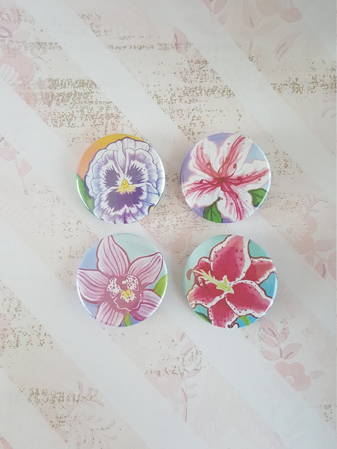 Botones de flores con azalea, lirio, pensamiento y orquídea - Etsy España