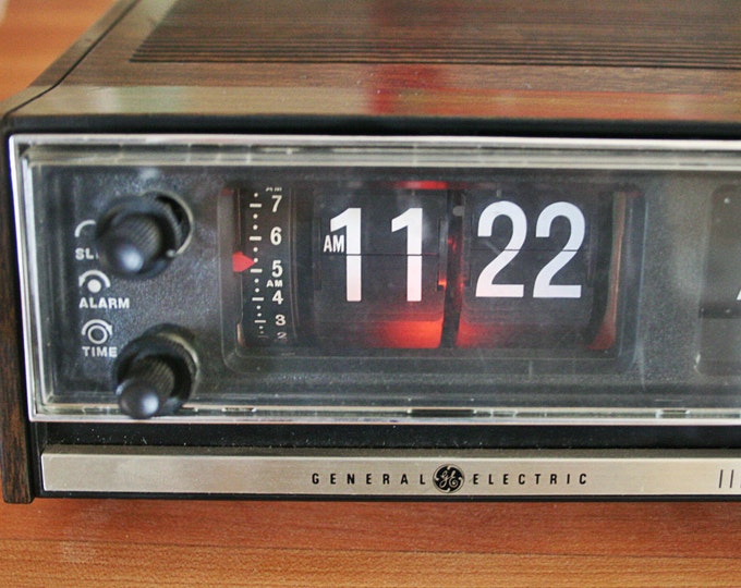 Vintage 1970s GE Flip Clock Alarm Clock Radio Model C4320A Works - Etsy