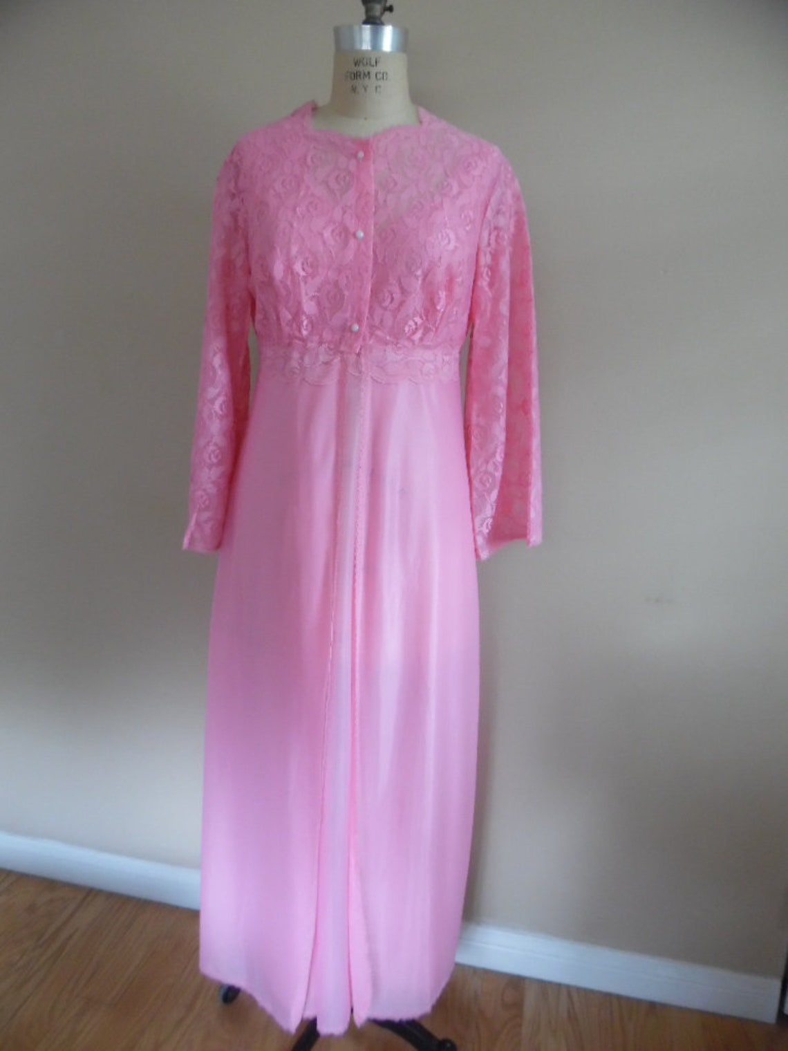 Vintage Pink Peignoir Set With Floral Lace Bodice and Bell | Etsy