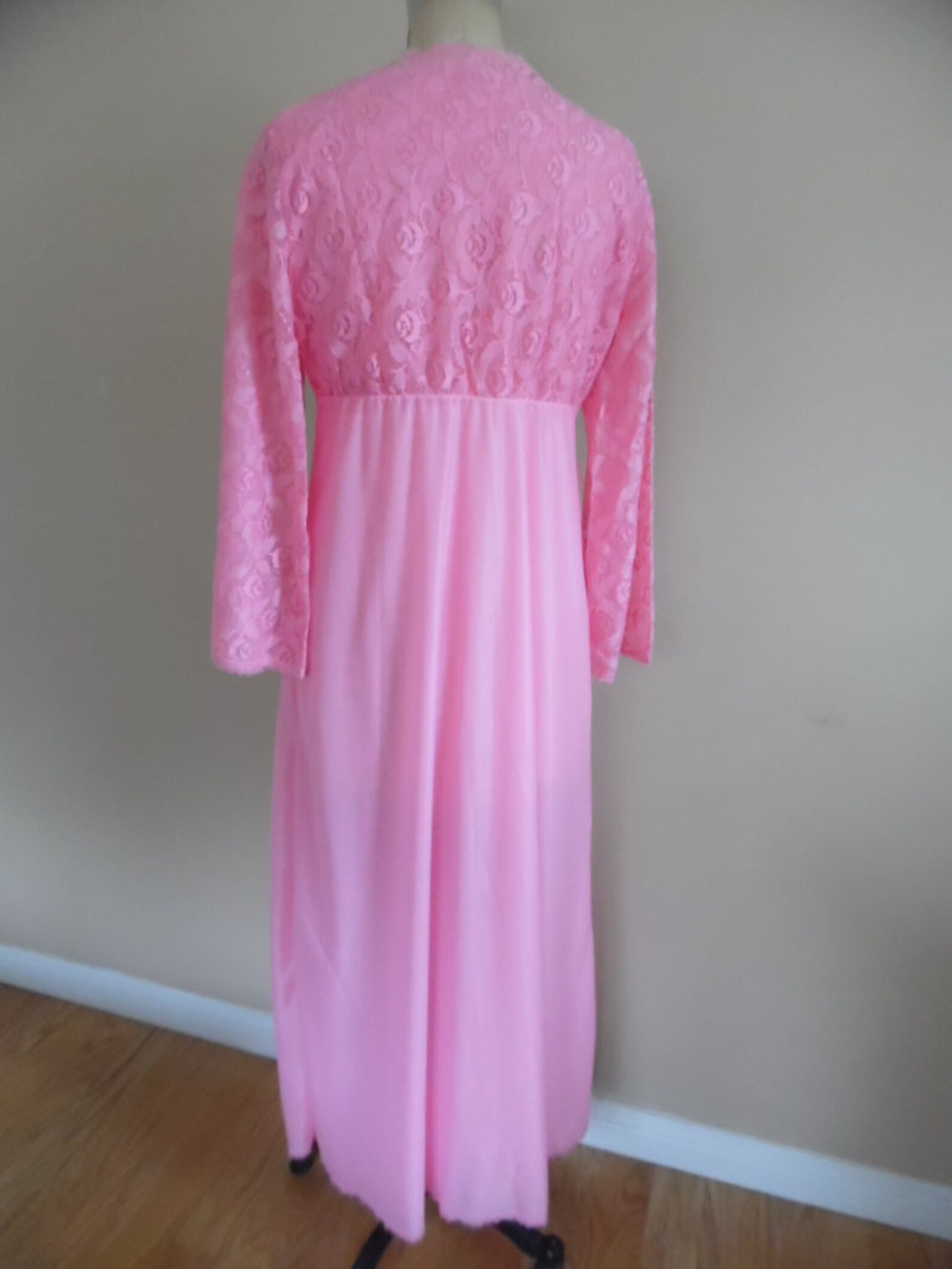 Vintage Pink Peignoir Set With Floral Lace Bodice and Bell Sleeve ...
