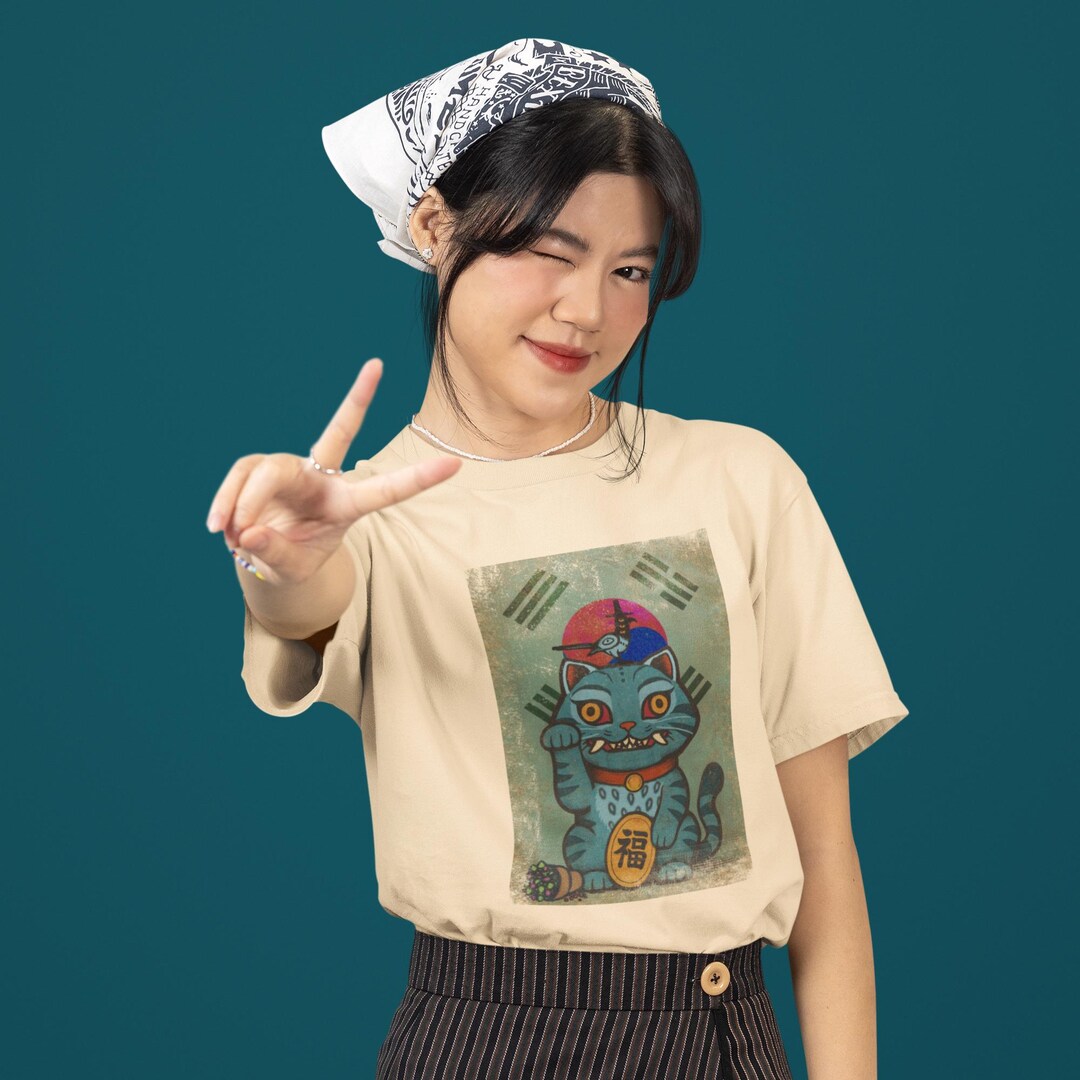 Derpy Tiger and Bird Demon Maneki Neko Tshirt, KPOP Band Huntrix Fan ...