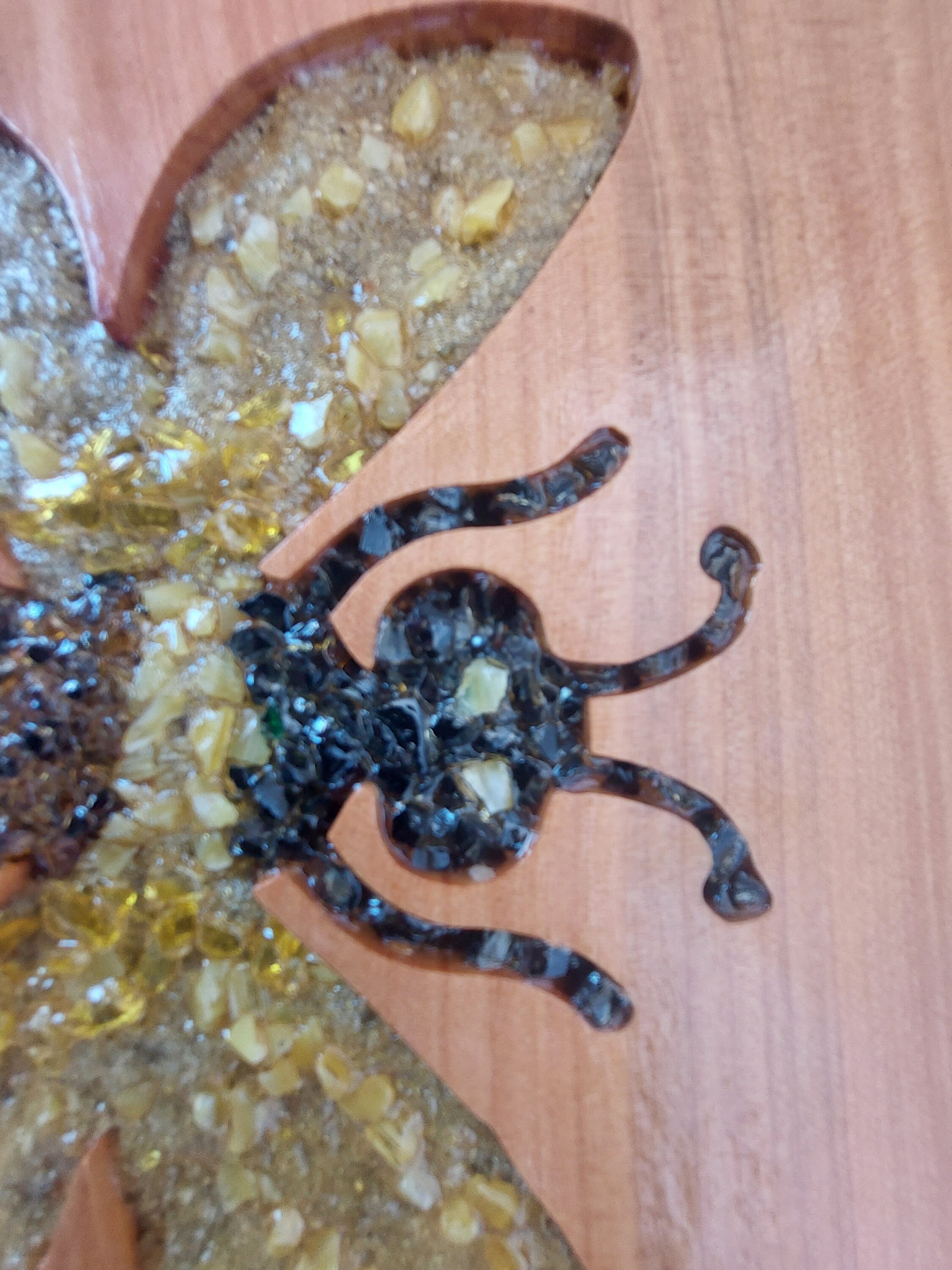 Retro Crushed Glass Honey Bee Art / Vintage / Folk Art - Etsy