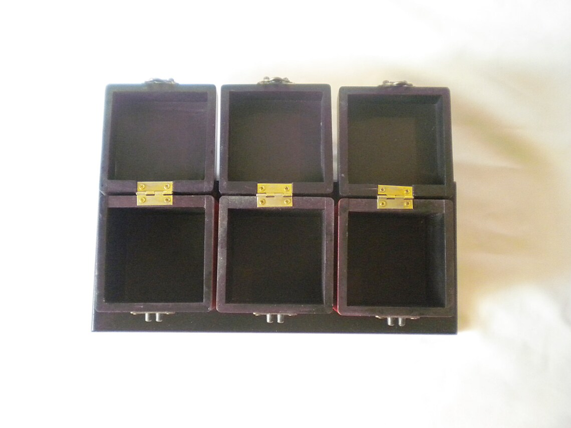 Family Gift Unique Wooden Trinket Boxes Hand Drawn Silhouetted Family ...