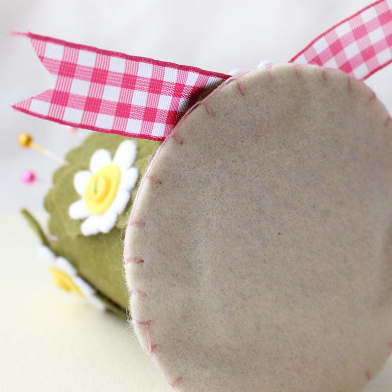 Pincushion Craft Gift, Green Felt Hat Pin Cushion With Daisies ...
