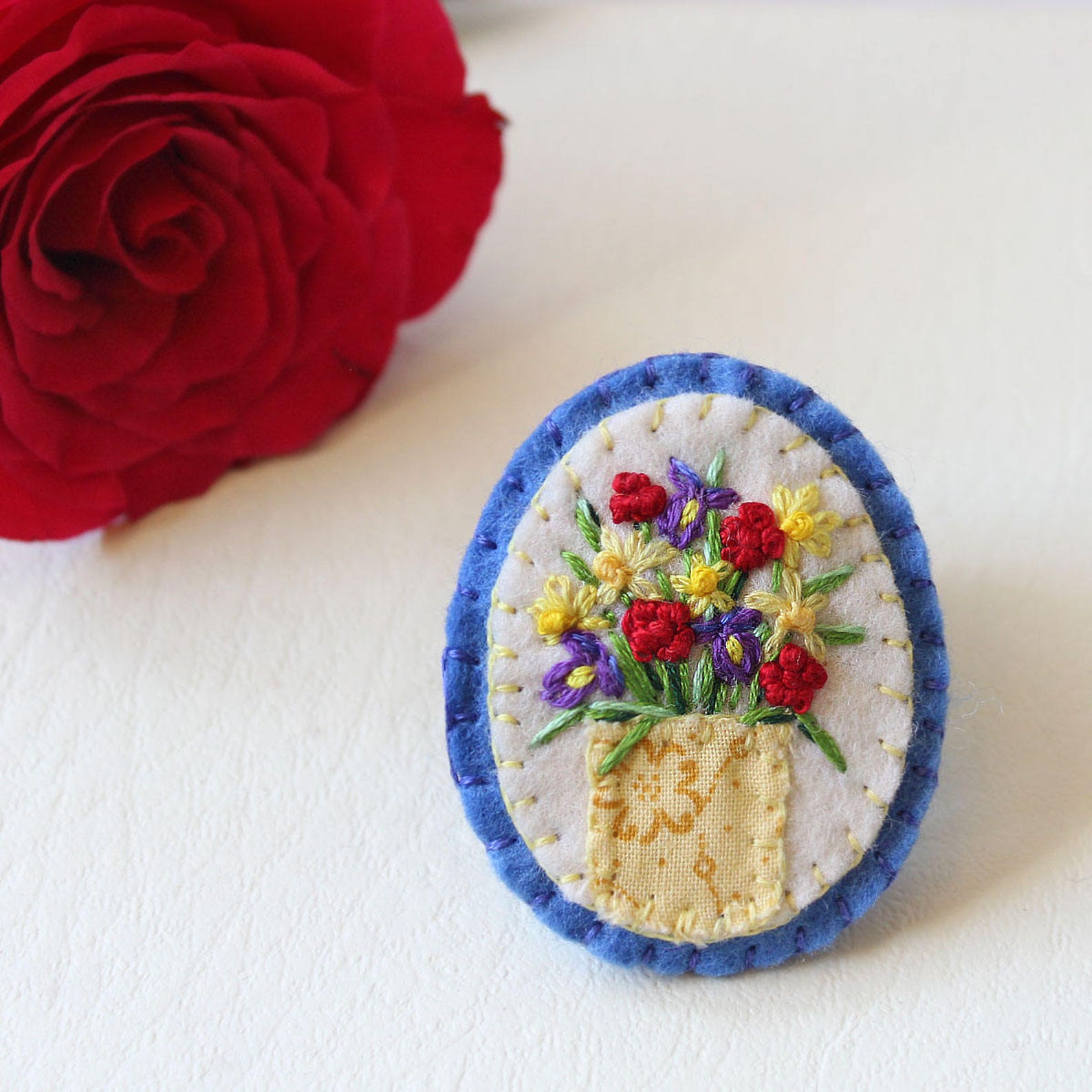 Hand Embroidered Felt Brooch of Red Roses Yellow Daffodils & - Etsy
