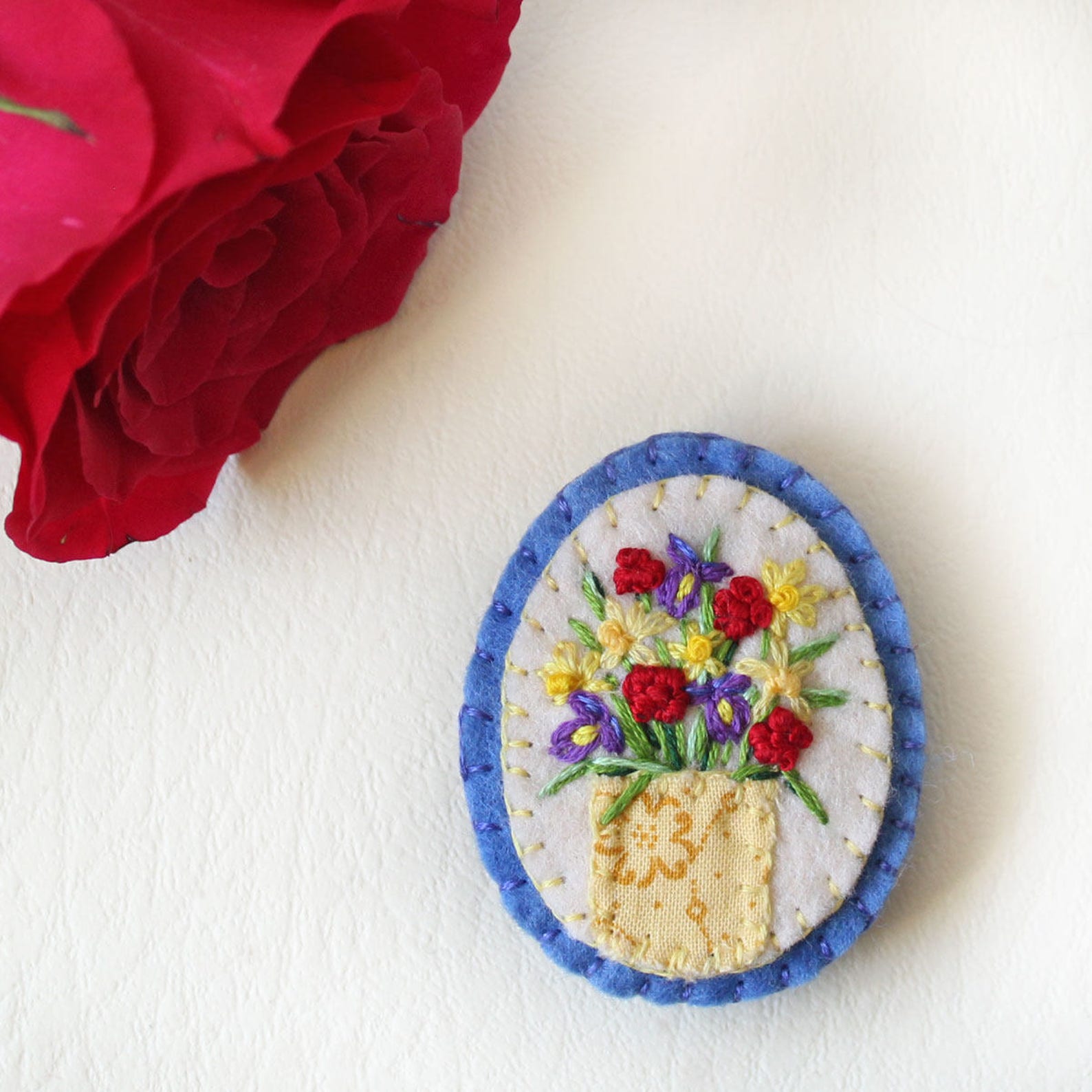Hand Embroidered Felt Brooch of Red Roses Yellow Daffodils & - Etsy