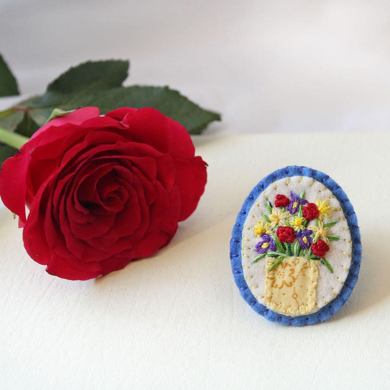 Hand Embroidered Felt Brooch of Red Roses Yellow Daffodils & - Etsy