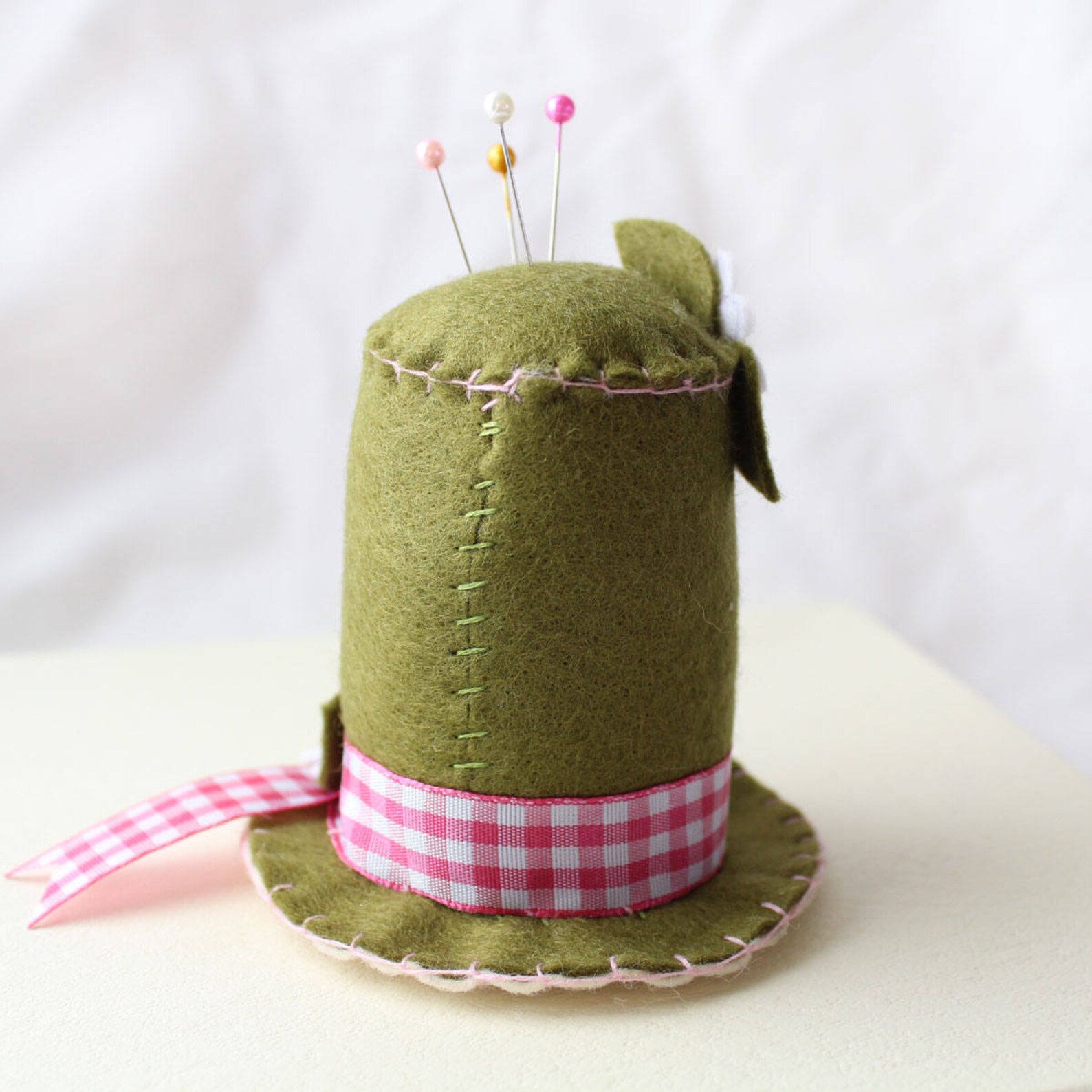 Pincushion Craft Gift, Green Felt Hat Pin Cushion With Daisies ...
