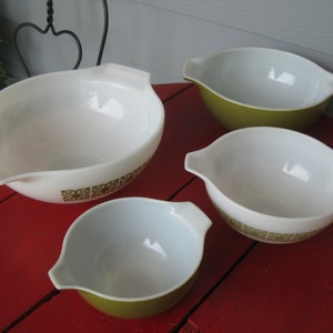 4 Vintage Pyrex Nesting Bowl Cinderella Avocado Green Verde. White Milk ...