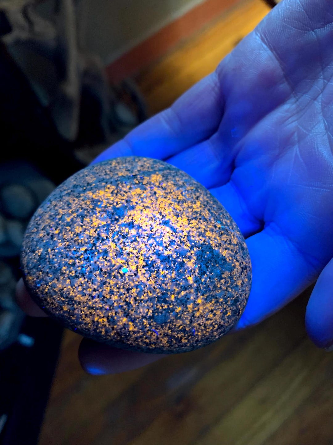 Lake Superior Yooperlite Rocks: Fluorescent Sodalite 1 Lb Bag ...