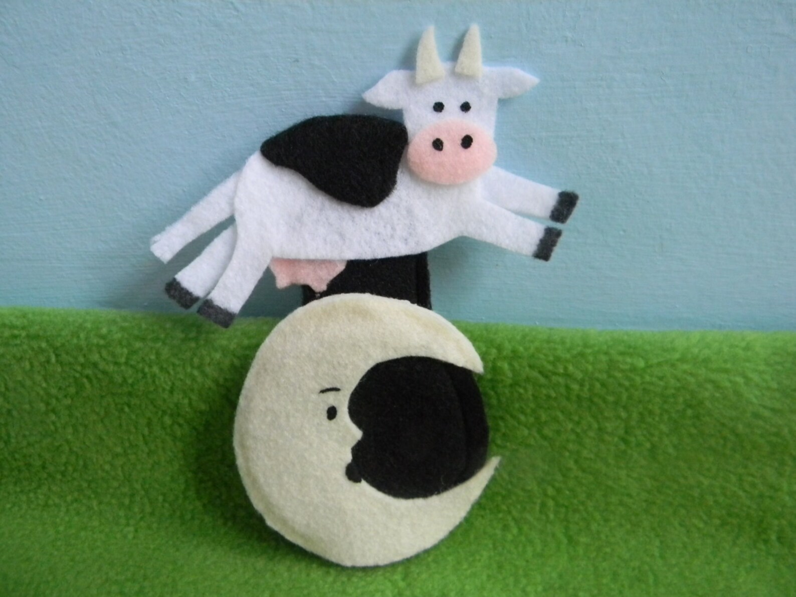 Hey Diddle Diddle, Cat and the Fiddle, Cow Jumped Over the Moon Nursery ...