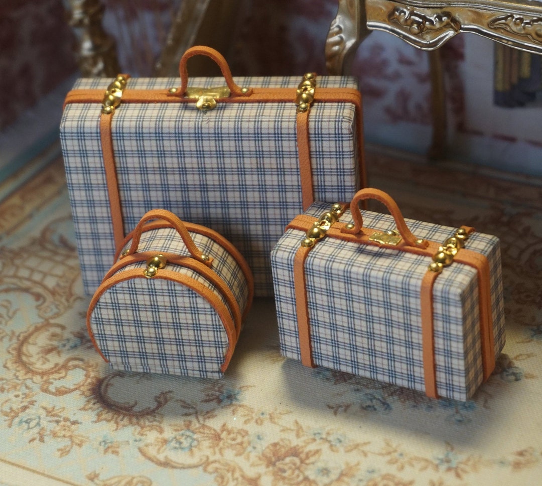 New**dollhouse Miniature Deluxe Suitcase Set. Three Miniature Luggage Suitcases for Dollhouses ...