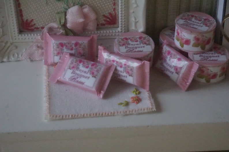 Newdollhouse Royal Bouquet of Roses Wipes . 1:12 Miniature - Etsy