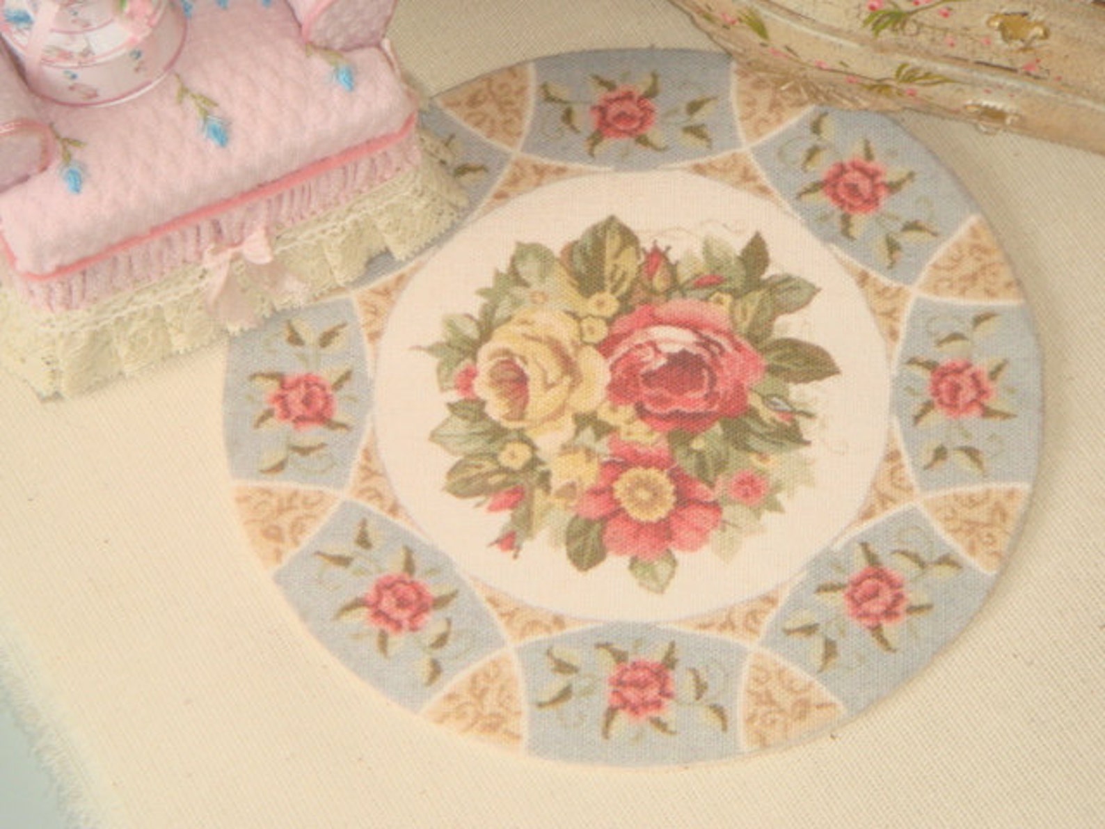 Dollhouse Round Shabby Chic Rug. 1:12 Dollhouse Miniature | Etsy