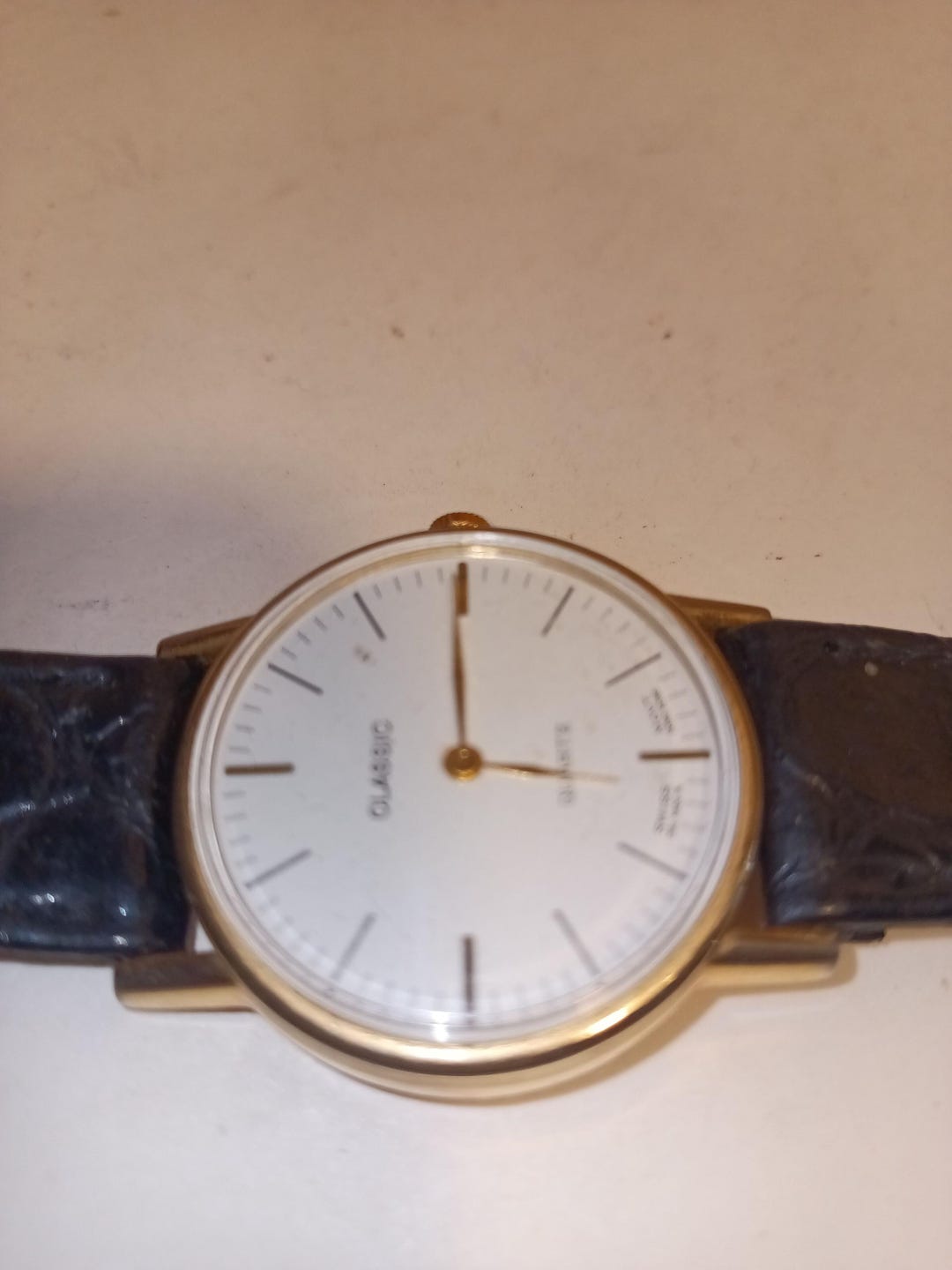 Vintage Classic Quartz SWISS Movement Dial Made in Hong Kong Men's ...