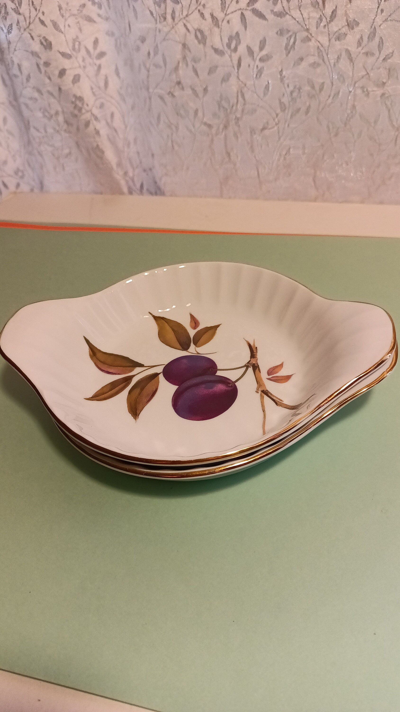 ROYAL WORCESTER Fine Porcelain 2 Oven to Table evesham Plums/gold Trim ...
