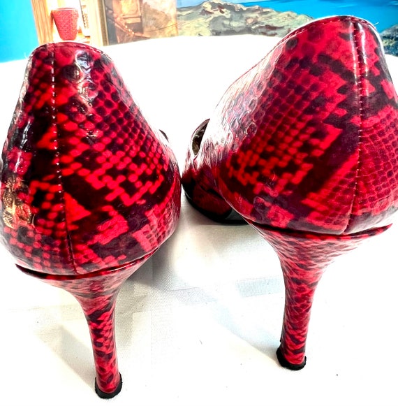 Vintage 1980 RAMPAGE black and red snakeskin print sh… - Gem