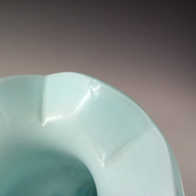 LABELLED Chinese 'snowflakes / Lotus Flower' Vase by Dalian Glass Co - Etsy