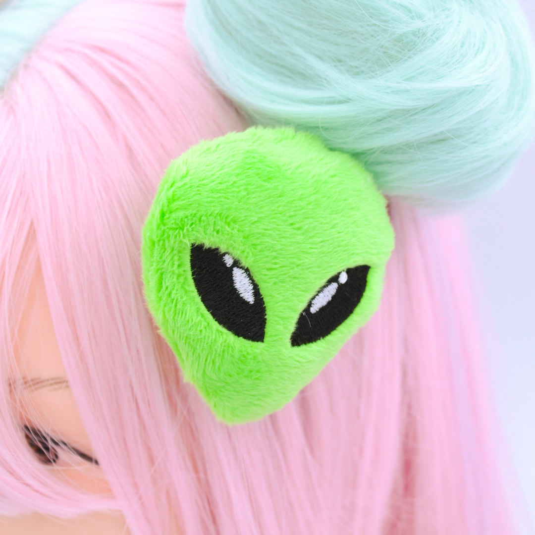 Green Alien Plushie Head Hair Clip | Ufo Outer Space Spaceship Gift ...