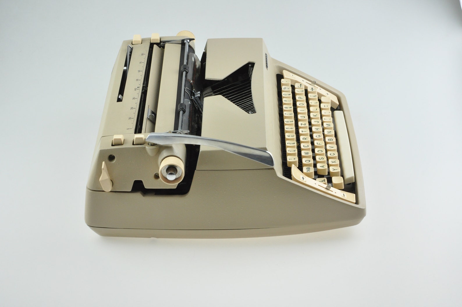 1970 Consul Working Typewriter With Case, Portable Typewriter, Serviced ...