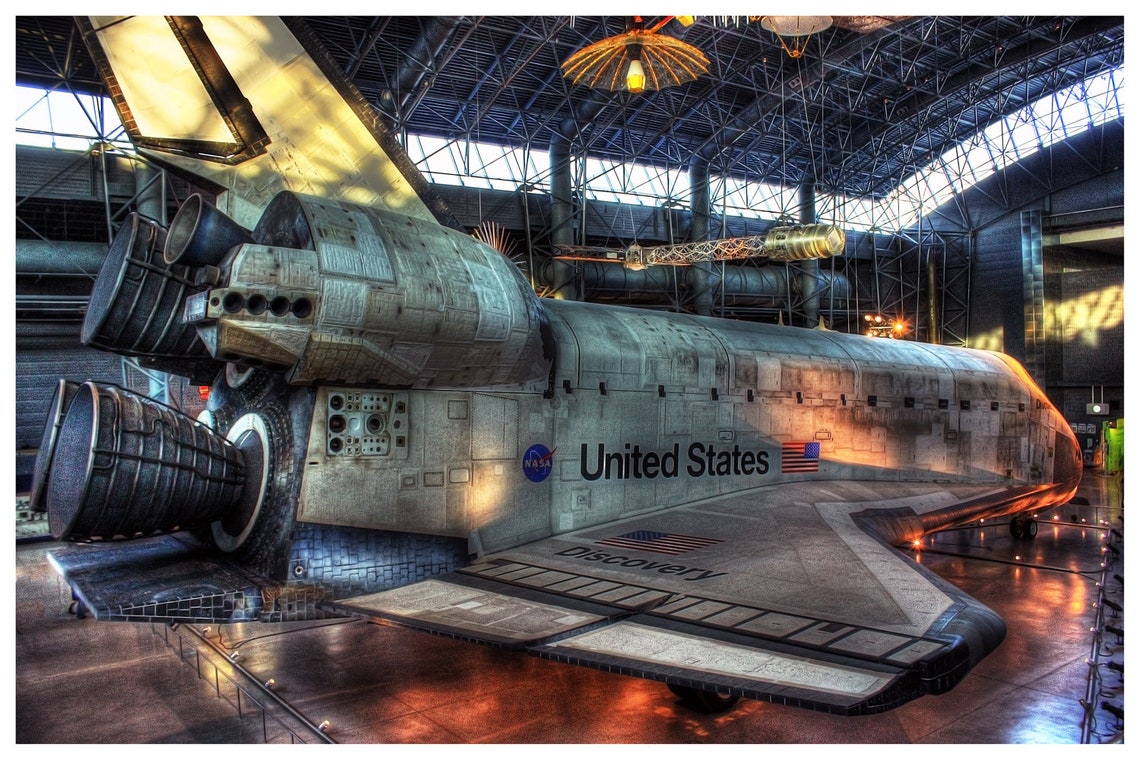 Side View of Space Shuttle Discovery at the Smithsonian Air and Space ...