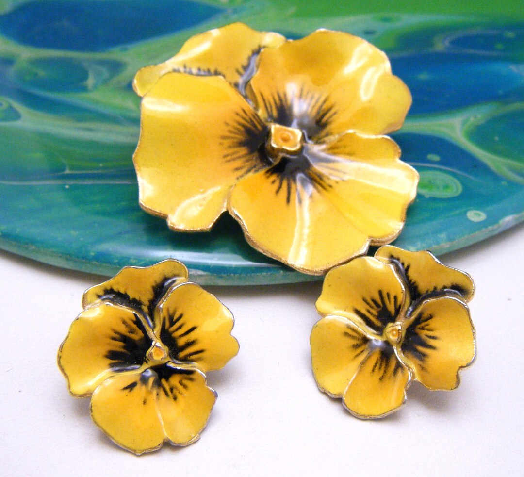 Beautiful Vintage Yellow Enamel Pansy Flower Set Brooch Clip Back ...