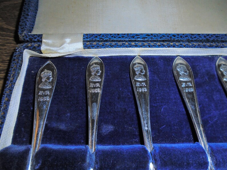 Souvenir Spoons British Royalty Elizabeth II Queen Elizabeth Coronation ...