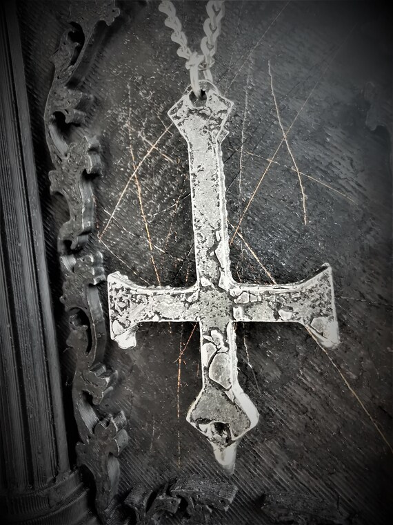 Inverted Cross Wallpaper