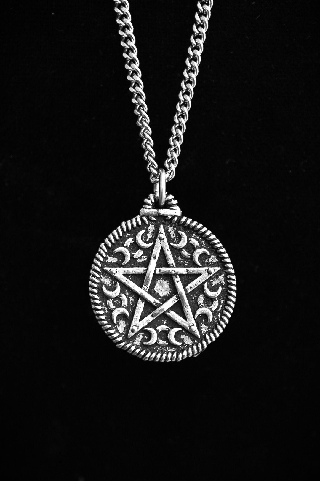 Witch’s Union Charm: Pentagram in Rope Circle With Triple Moons - Etsy