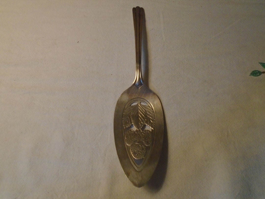 Vintage Wallace Luxor Silver Plate Cake Pie Server Slicer Strawberry ...