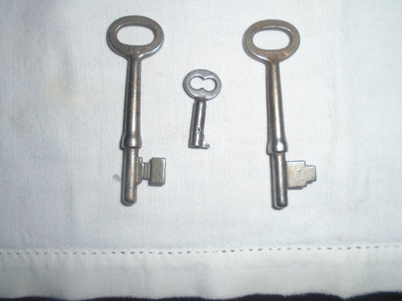 Antique Iron Skeleton Clock Keys Set of 3 - Etsy