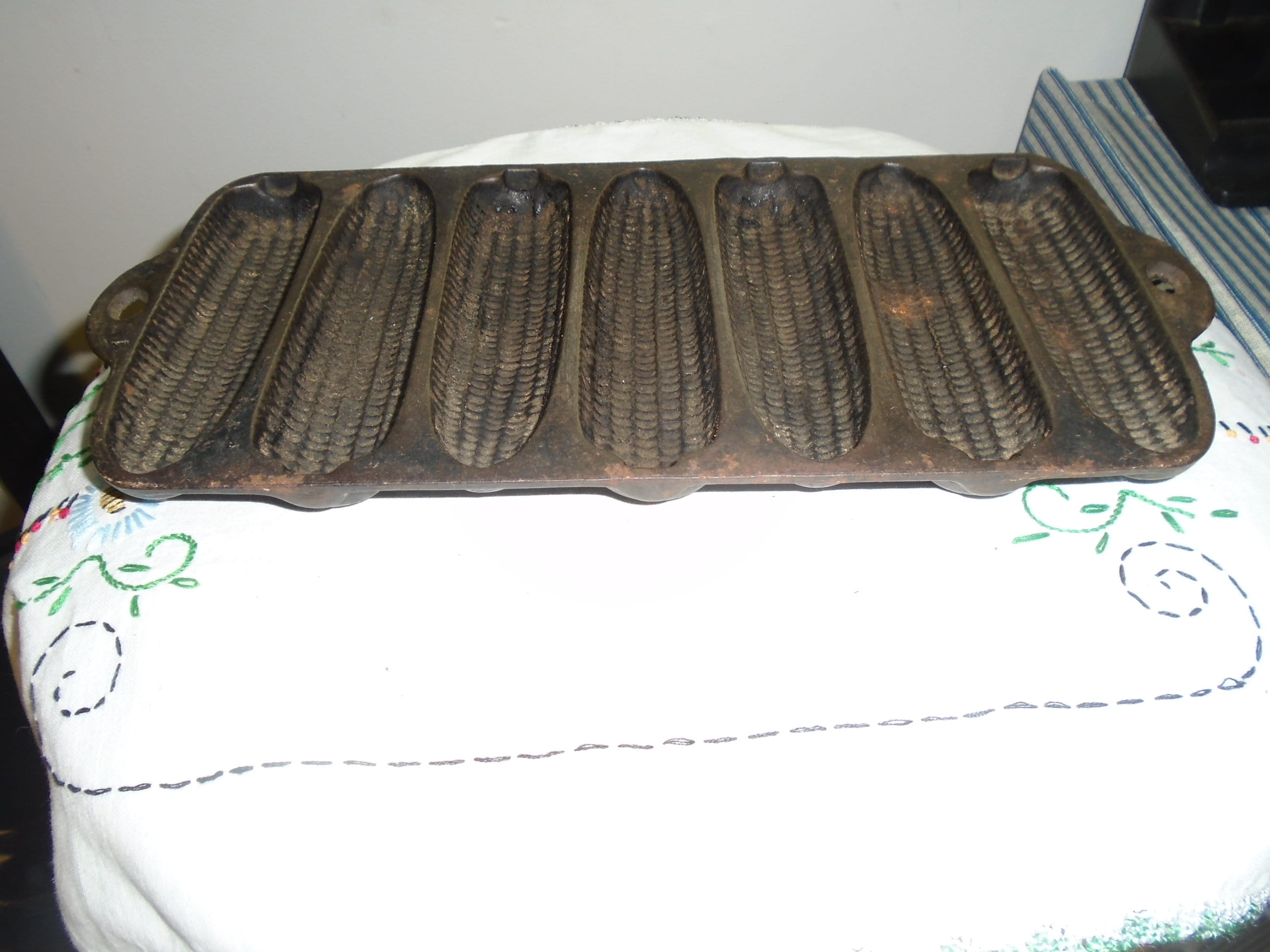 Vintage Cast Iron Cornbread Pan Unmarked 6 Stick | Etsy