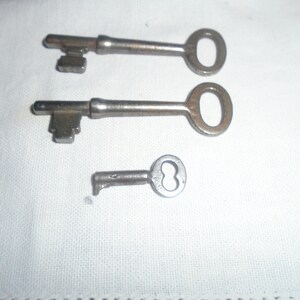 Antique Iron Skeleton Clock Keys Set of 3 - Etsy