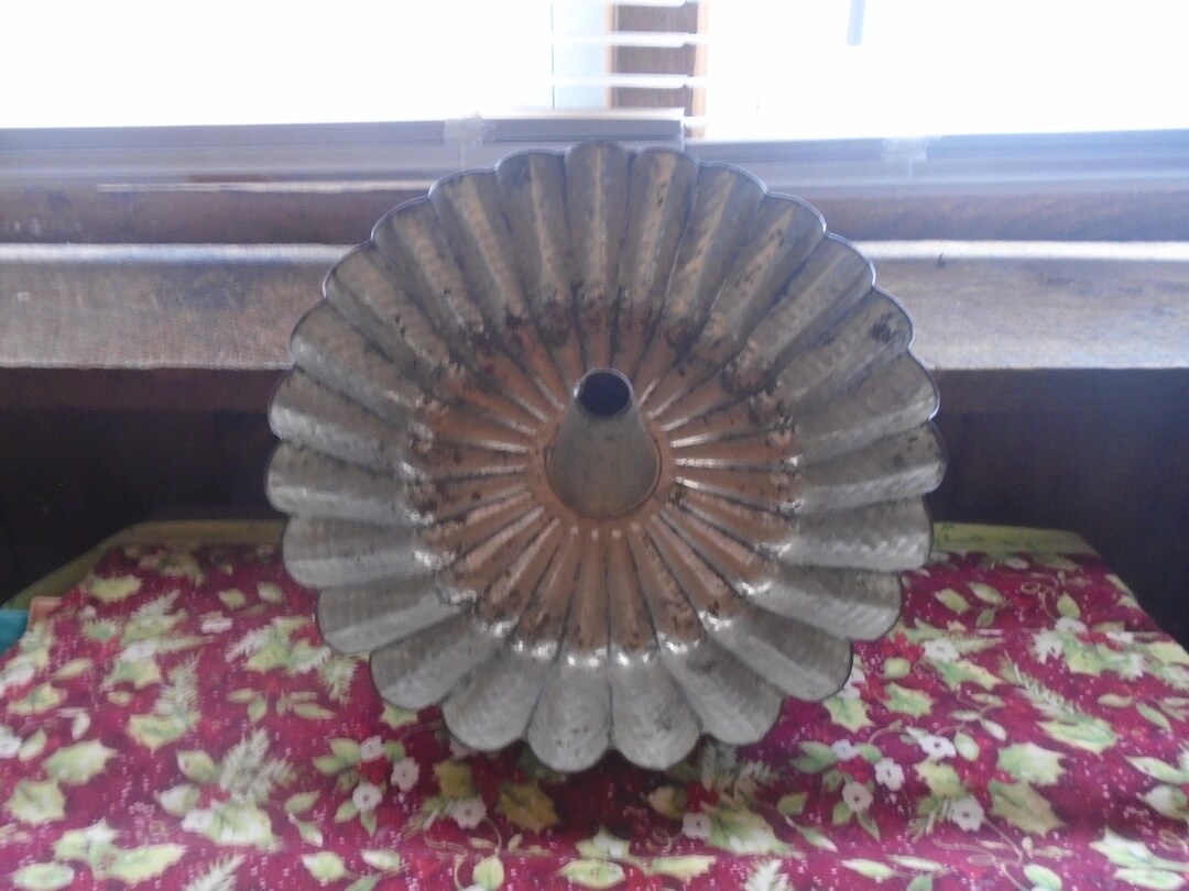 Vintage Tin Fluted Bundt Cake Pan Farmhouse Kitchen - Etsy