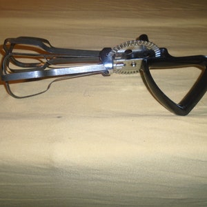 Vintage Ekco Hand Mixer Beater Black Plastic Angled Handle - Etsy
