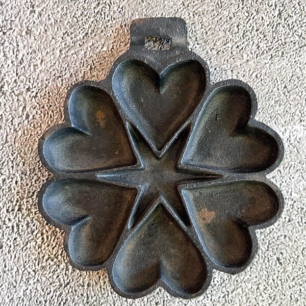 Cast Iron Hearts Pan - Etsy