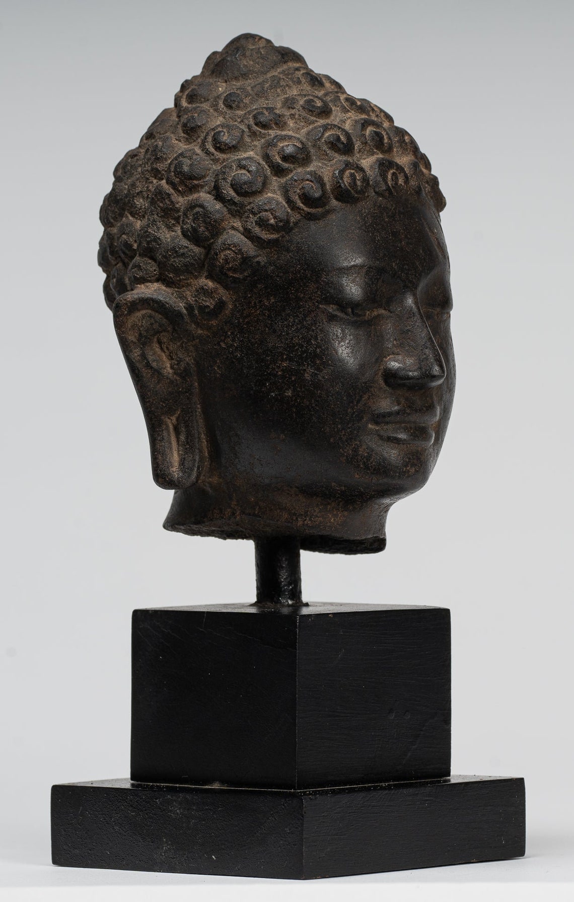 Buddha Statue - Antique Dvaravati Style Thai Stone Buddha Head Statue ...