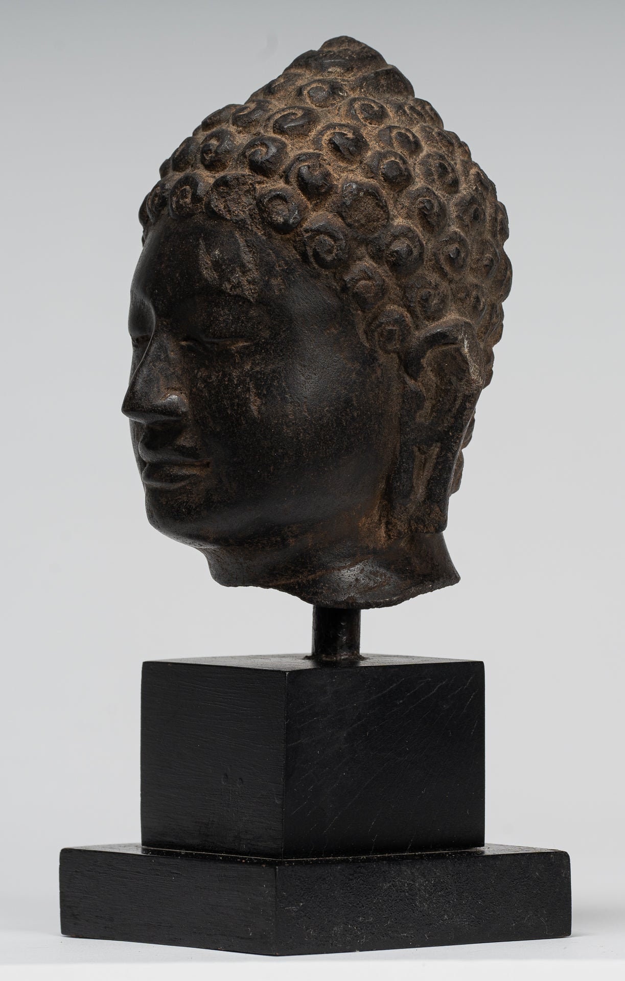 Buddha Statue - Antique Dvaravati Style Thai Stone Buddha Head Statue ...
