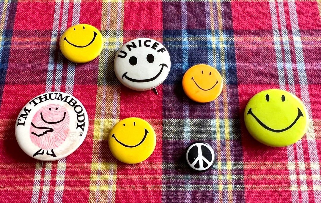 7 60s Peace Sign Smiley Face Mr Thumbody UNICEF Pinback Button Anti War ...