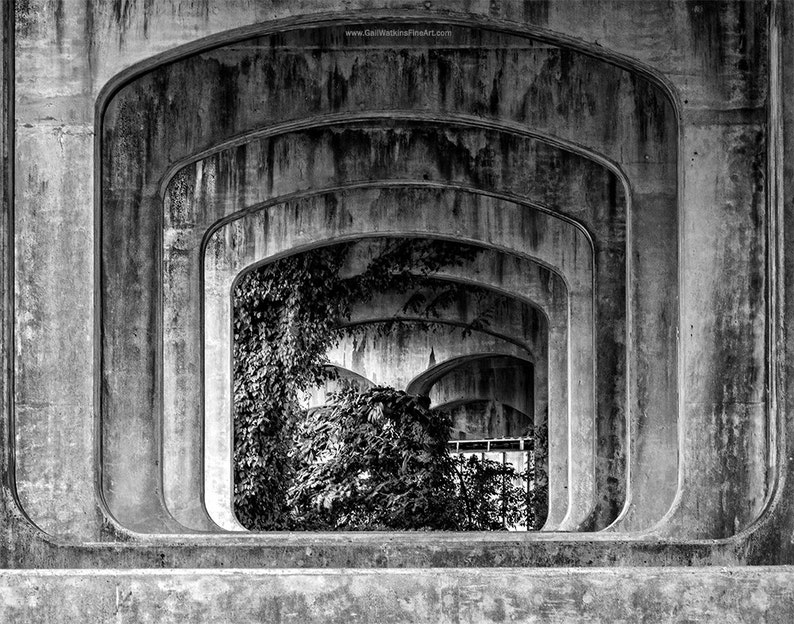 Bridge Architecture, Repeating Pattern in Bridge Support System ...