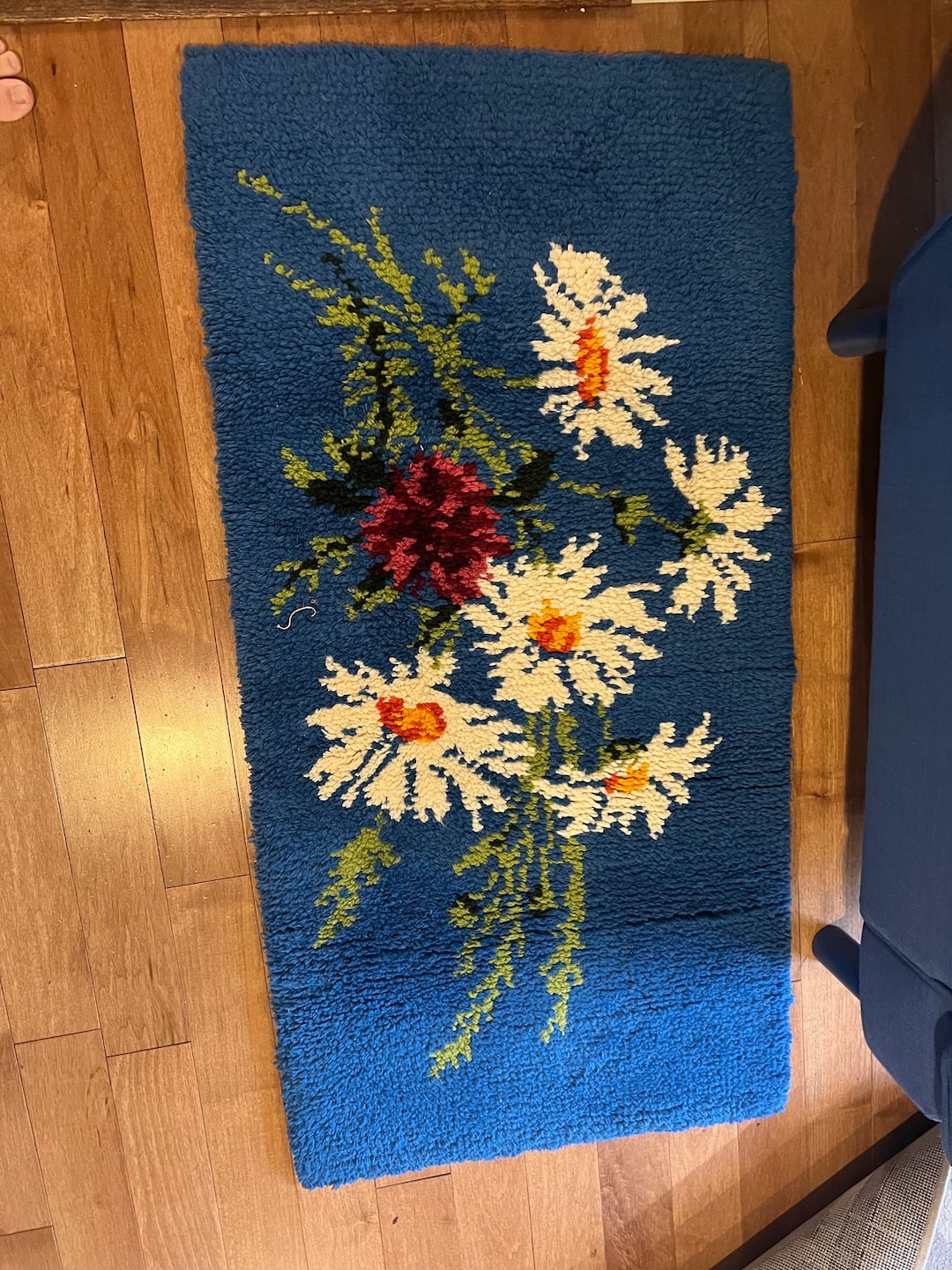 Latch Hook Daisy/ Floral Rug, Bright Blue, White Daisies, Vintage. - Etsy