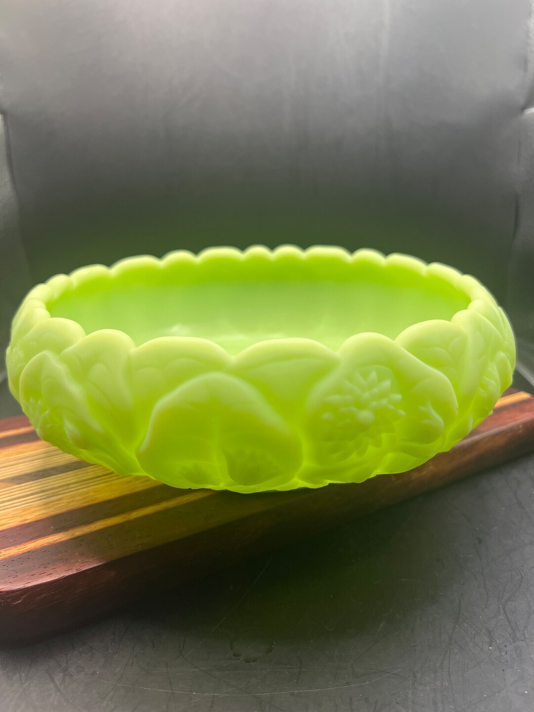 Fenton Lime Satin Custard Water Lily Bowl / Fenton Poppy. Uranium Glow ...