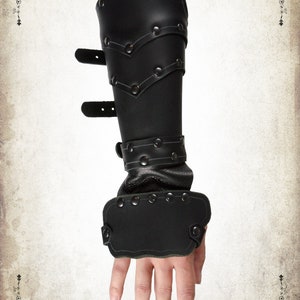 Ranger Armor Gauntlet - Ranger Adventurer Gauntlet Armor for LARP ...