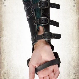 Ranger Armor Gauntlet - Ranger Adventurer Gauntlet Armor for LARP ...