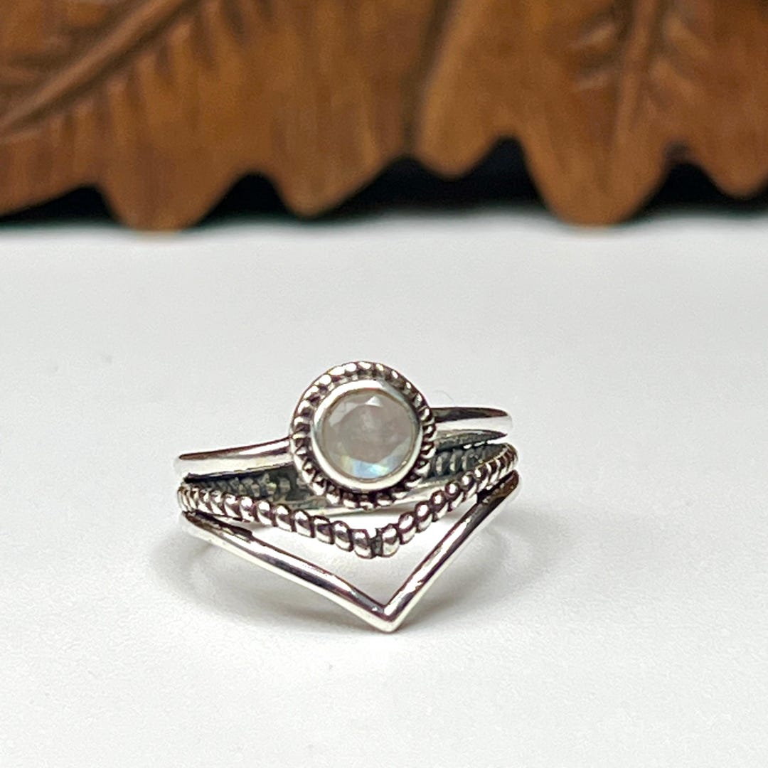 Widows Peak Ring Available in 10 Stones - Etsy