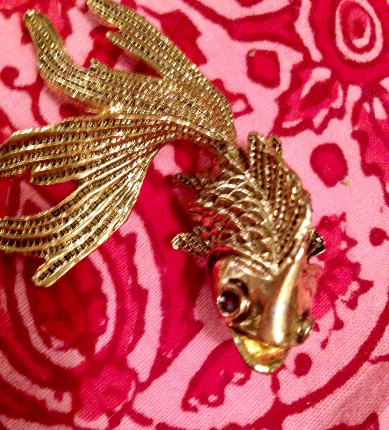 Beautiful auspicious vintage fantailed golden goldfish koi fish brooch pin