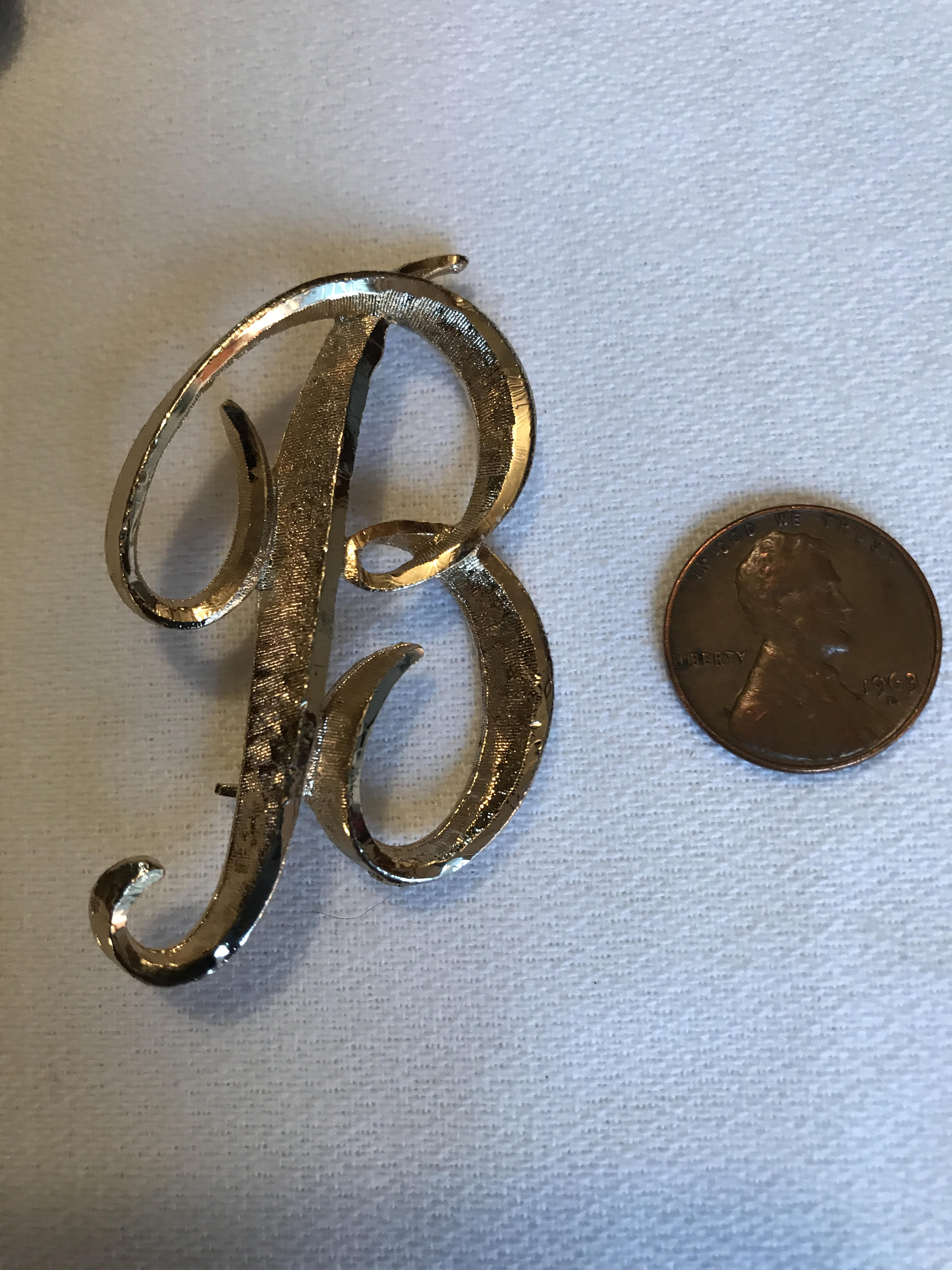 Vintage elegant Goldtone Letter B nitial brooch pin with signed Manselle