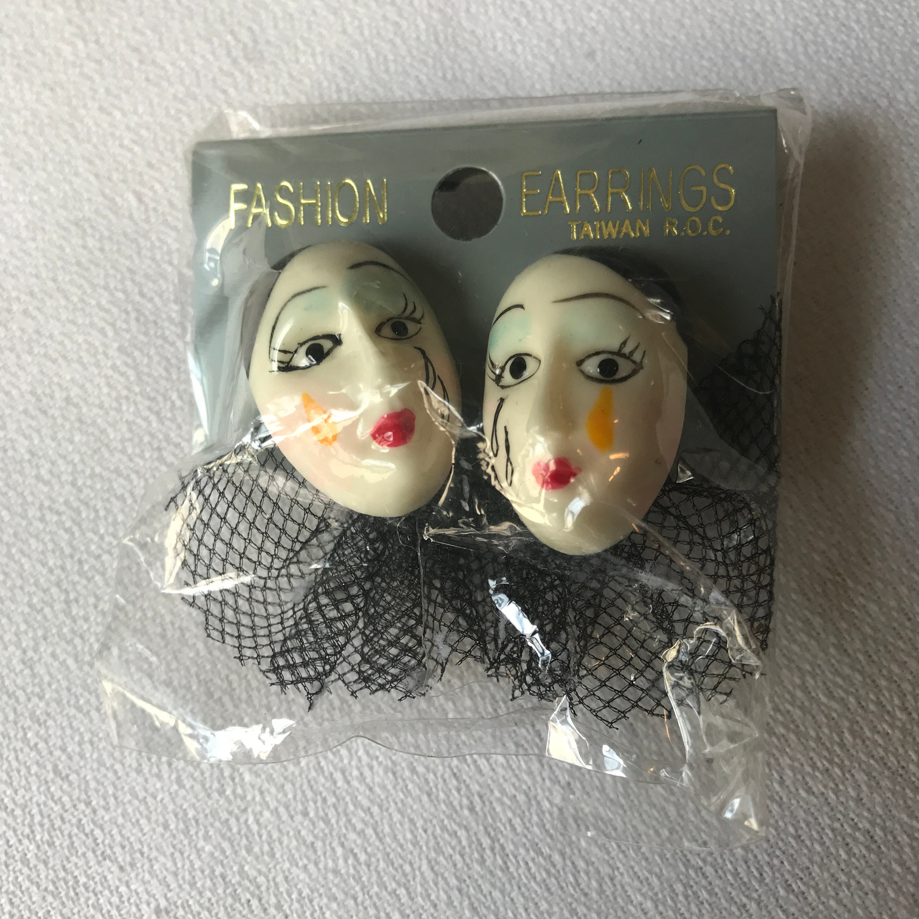 80’s Vintage Glamour Gala Carnival Girl Mime Mask Brooch Pin