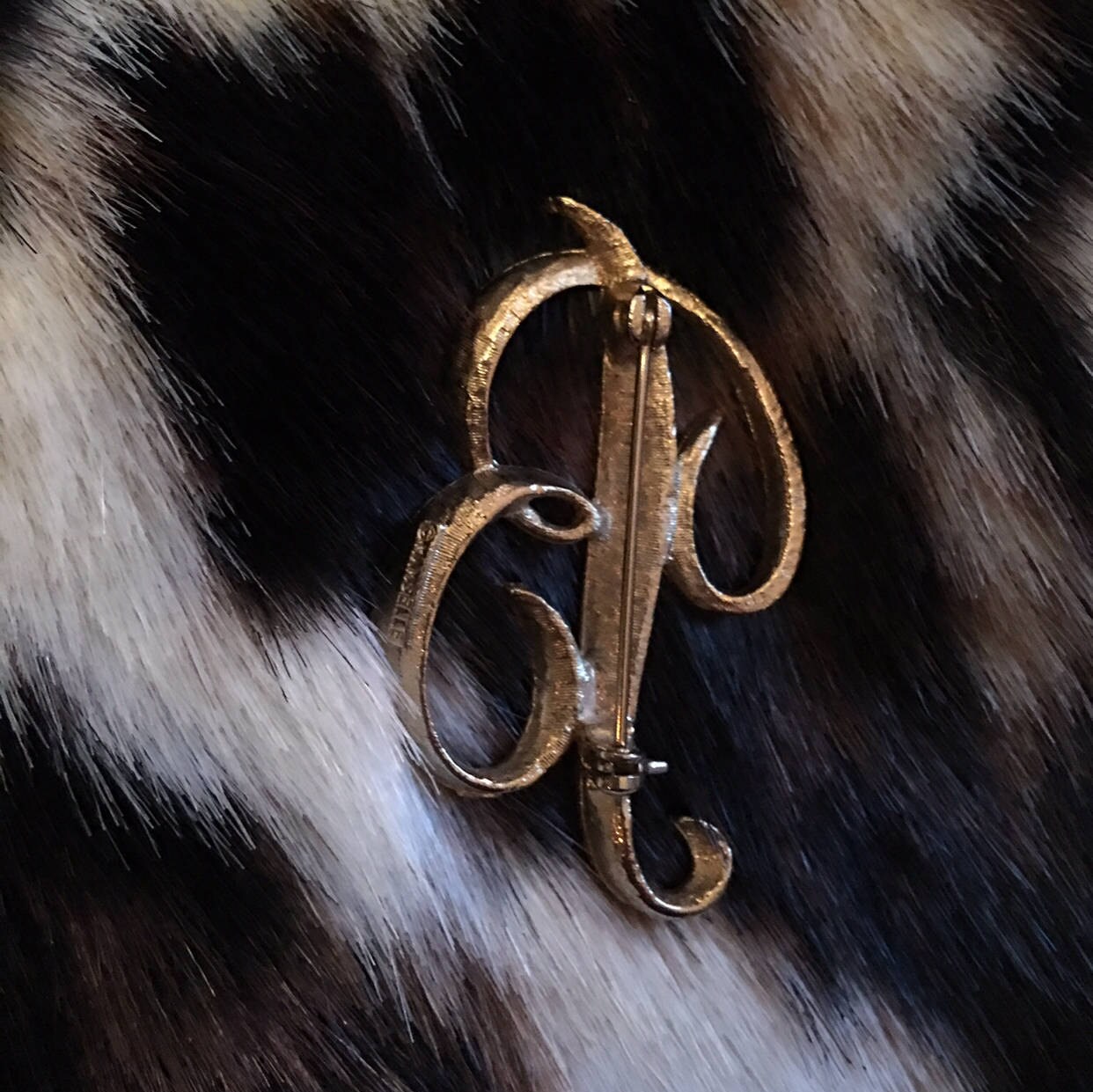 Vintage elegant Goldtone Letter B nitial brooch pin with signed Manselle