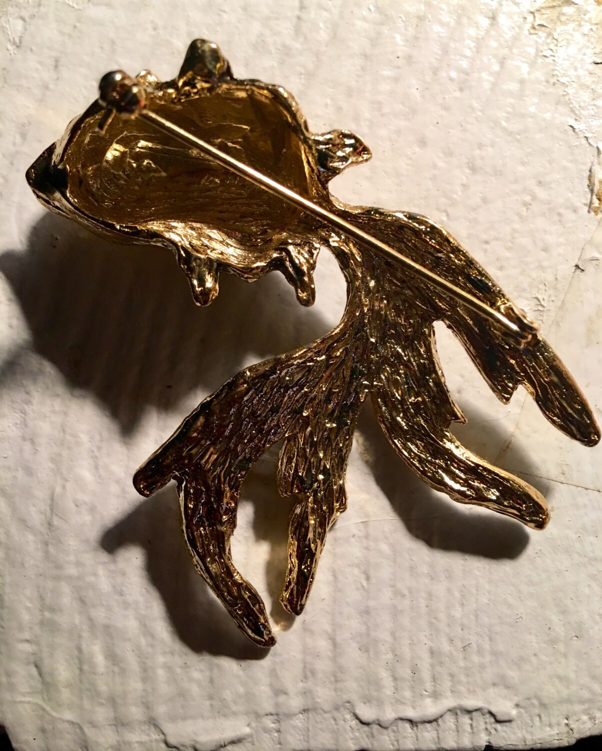 Beautiful auspicious vintage fantailed golden goldfish koi fish brooch pin